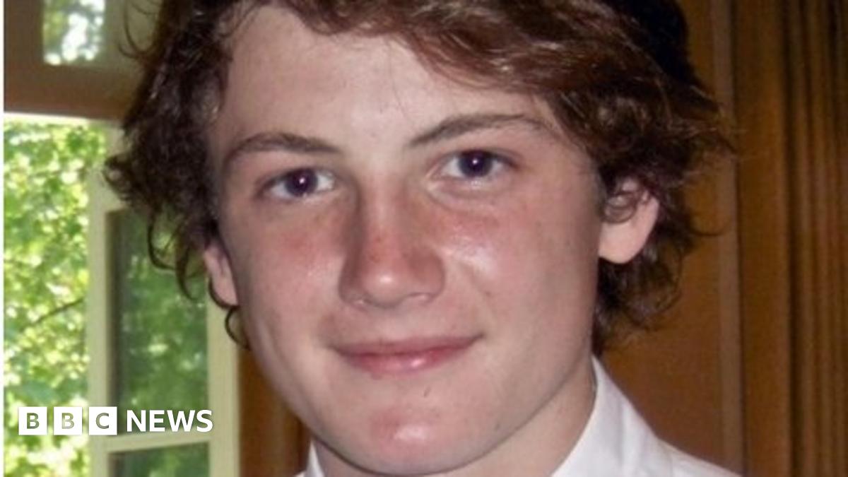 Horatio Chapple death: Polar bear 'dragged boy from tent' - BBC News