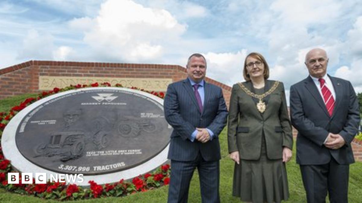 Massey Ferguson tractor factory artwork unveiled - BBC News