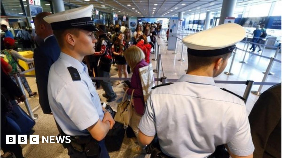 US enhanced airport security checks target electronics - BBC News