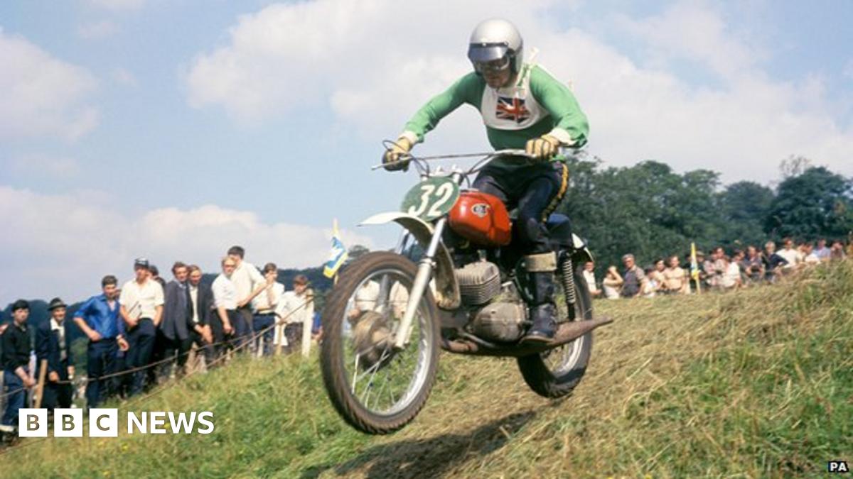 Motocross star and Bond stuntman Dave Bickers dies aged 76 - BBC News
