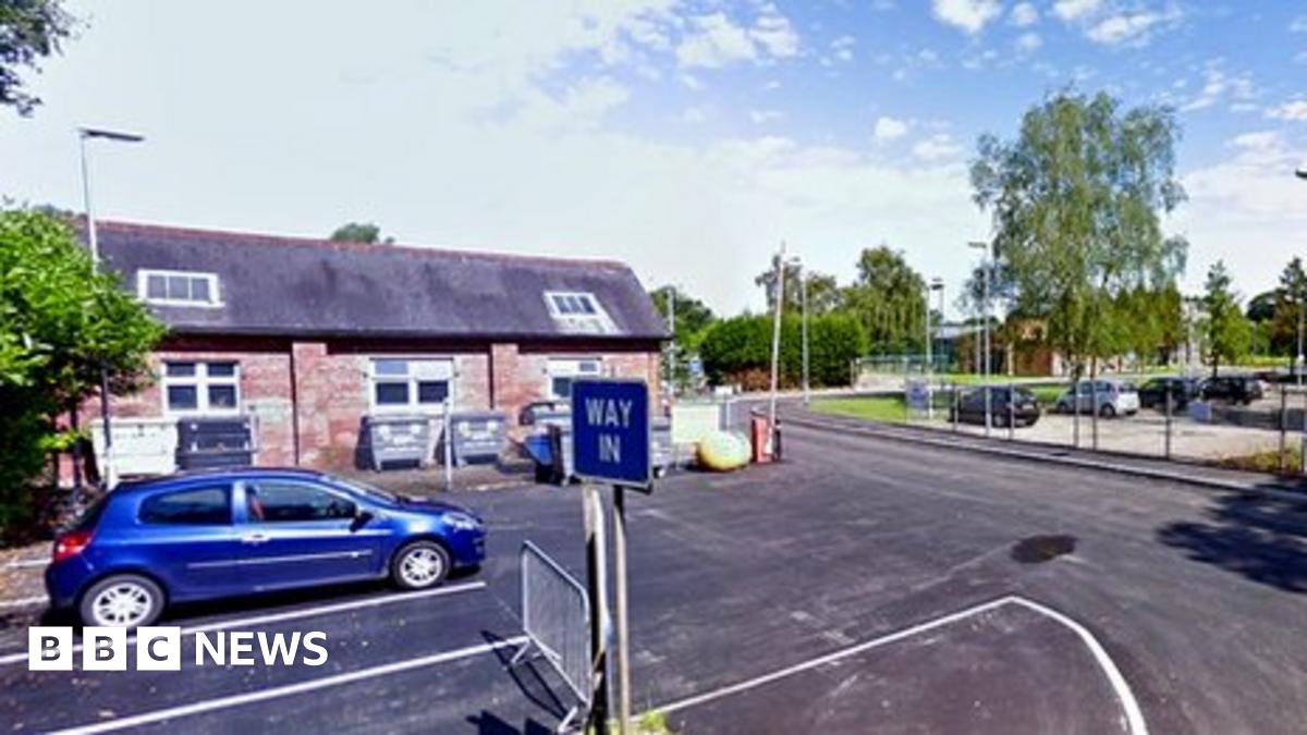 Soss Moss: Police arrest whole ward at mental health unit - BBC News