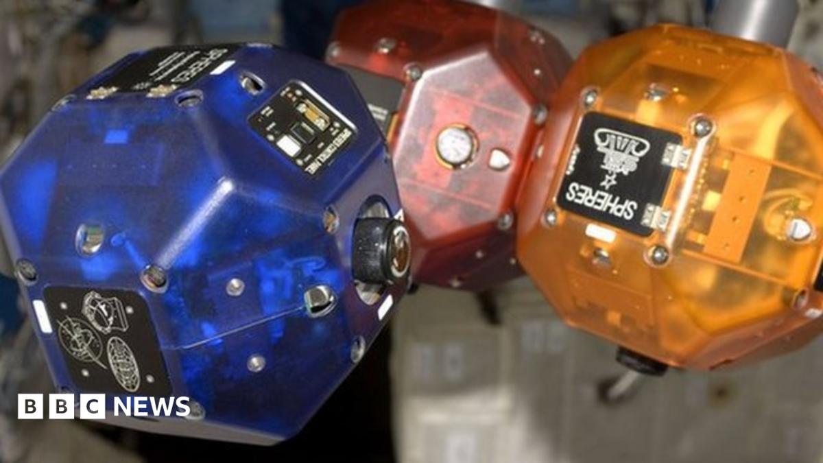 Nasa equips space robots with smartphones - BBC News