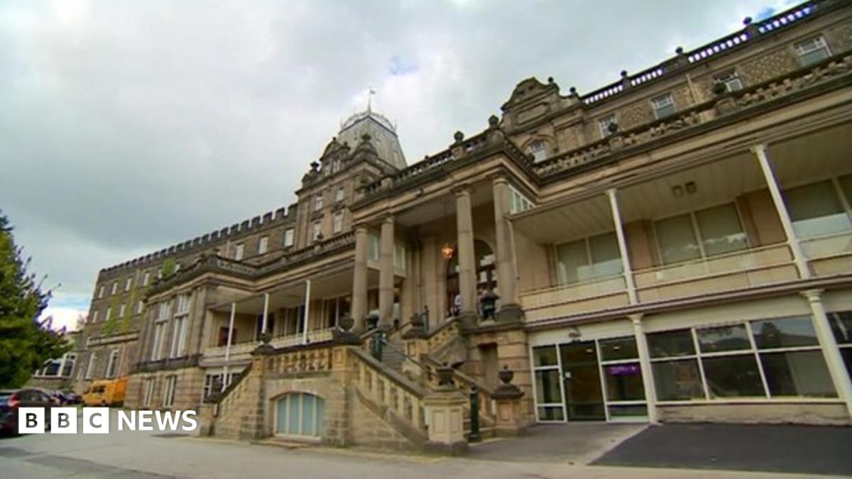 Derbyshire County Council seeks buyer for Matlock office - BBC News