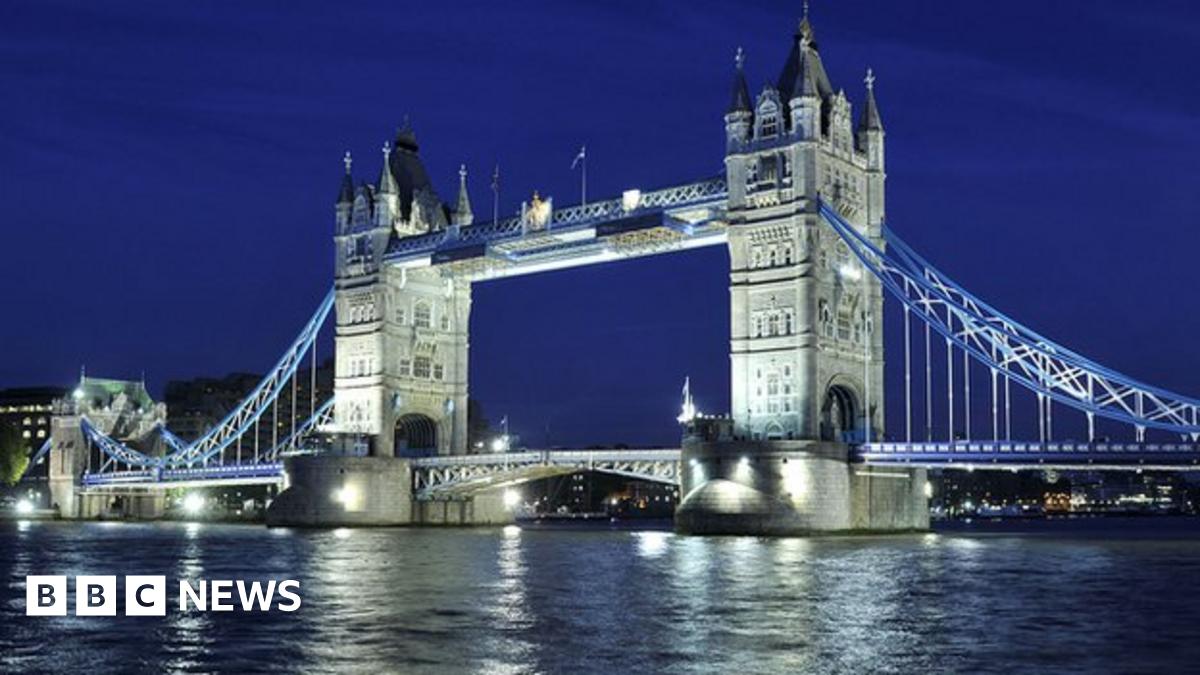 The bridges that define London - BBC News