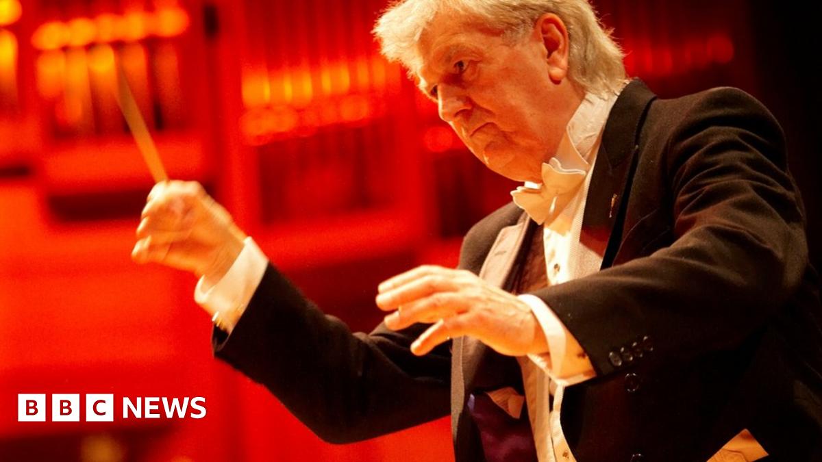 Welsh Proms conductor guarantees orchestra fees - BBC News