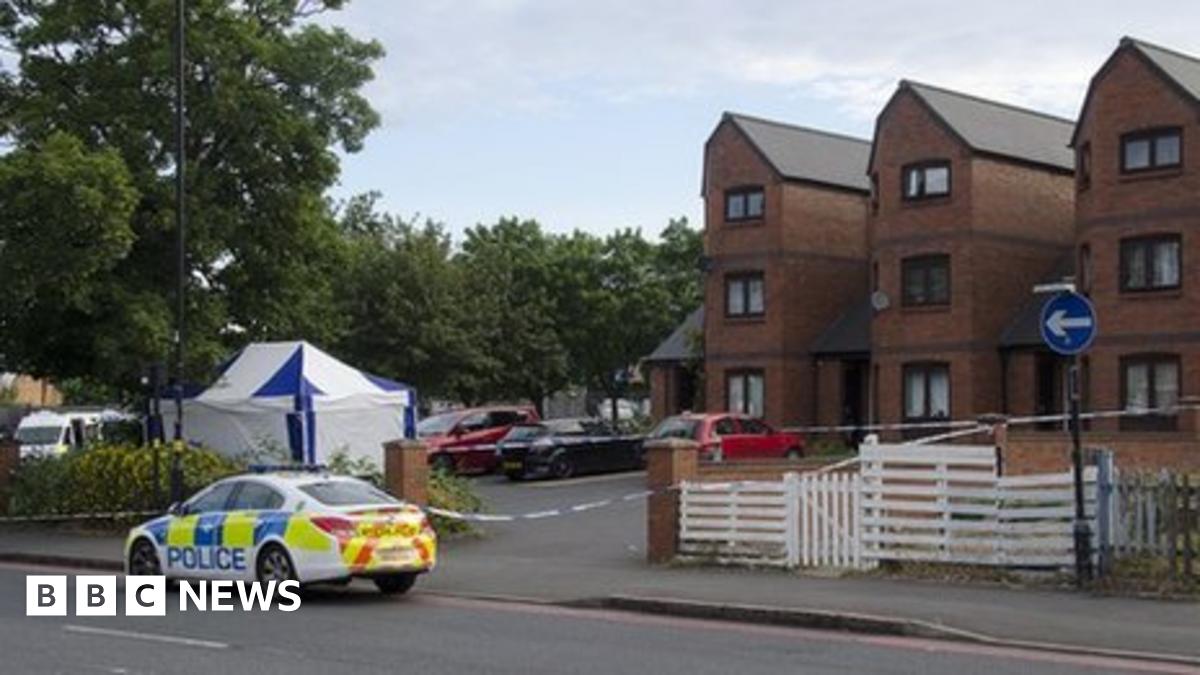 Three men charged over Sparkbrook disorder - BBC News