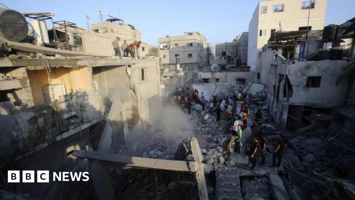 Deaths rise in Israeli air strikes on Gaza - BBC News