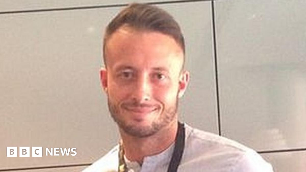 St Neots footballer David Deeney 'sorry' for offensive tweets - BBC News