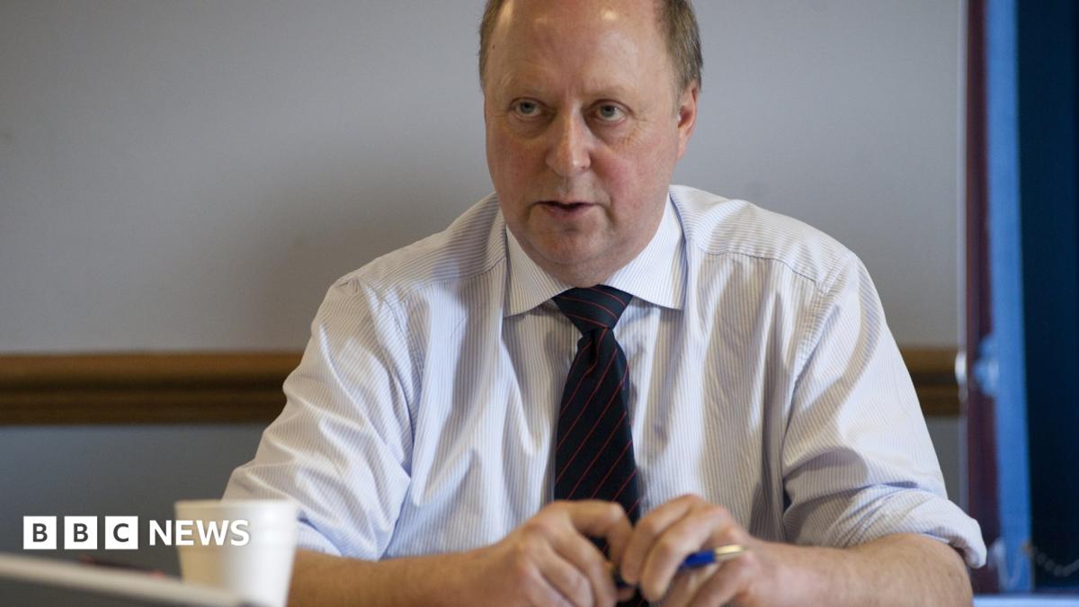 Farming leader Nigel Miller awarded honorary fellowship - BBC News