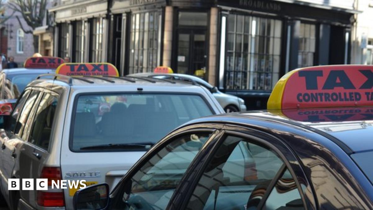 Jersey taxi drivers need 'customer training' says report - BBC News