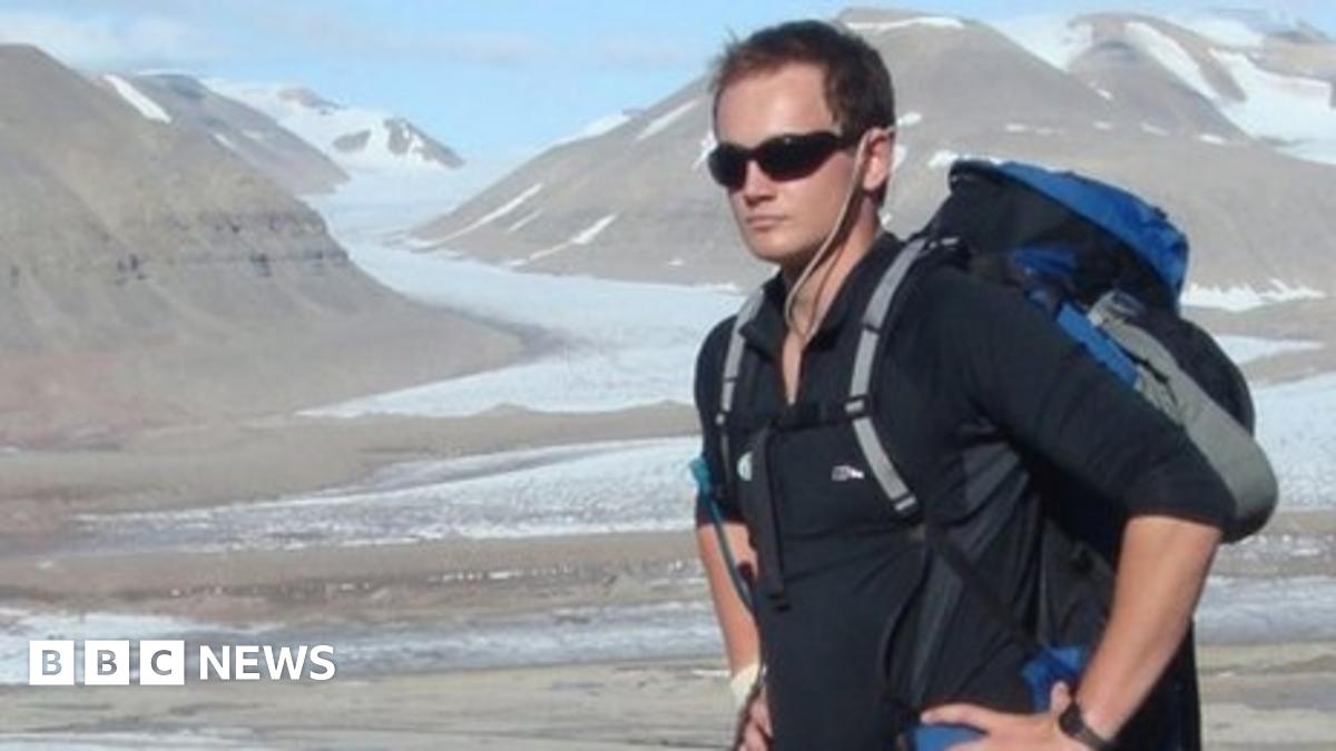 Horatio Chapple death: Polar bear attack narrative verdict - BBC News