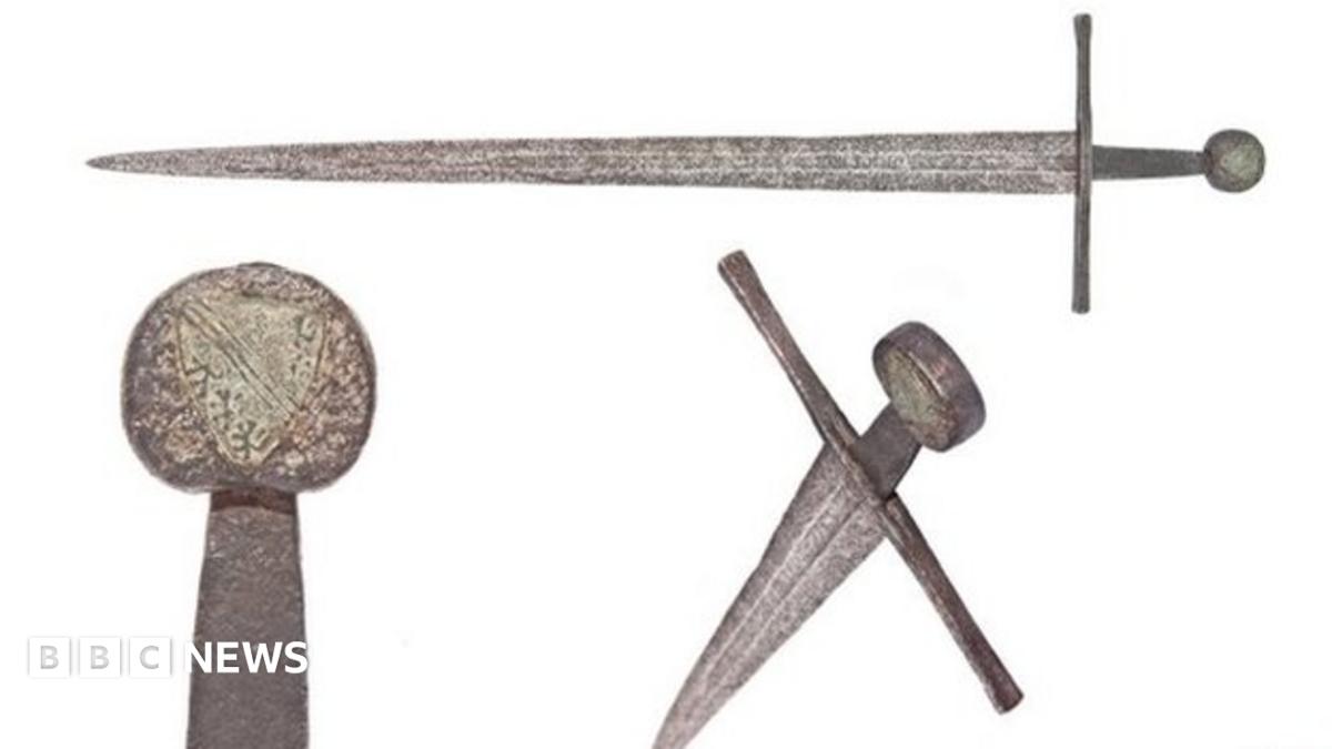 'Battle of Hastings sword' fails to sell at auction - BBC News