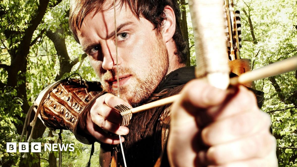 Excavation of Robin Hood's village of Edwinstowe - BBC News