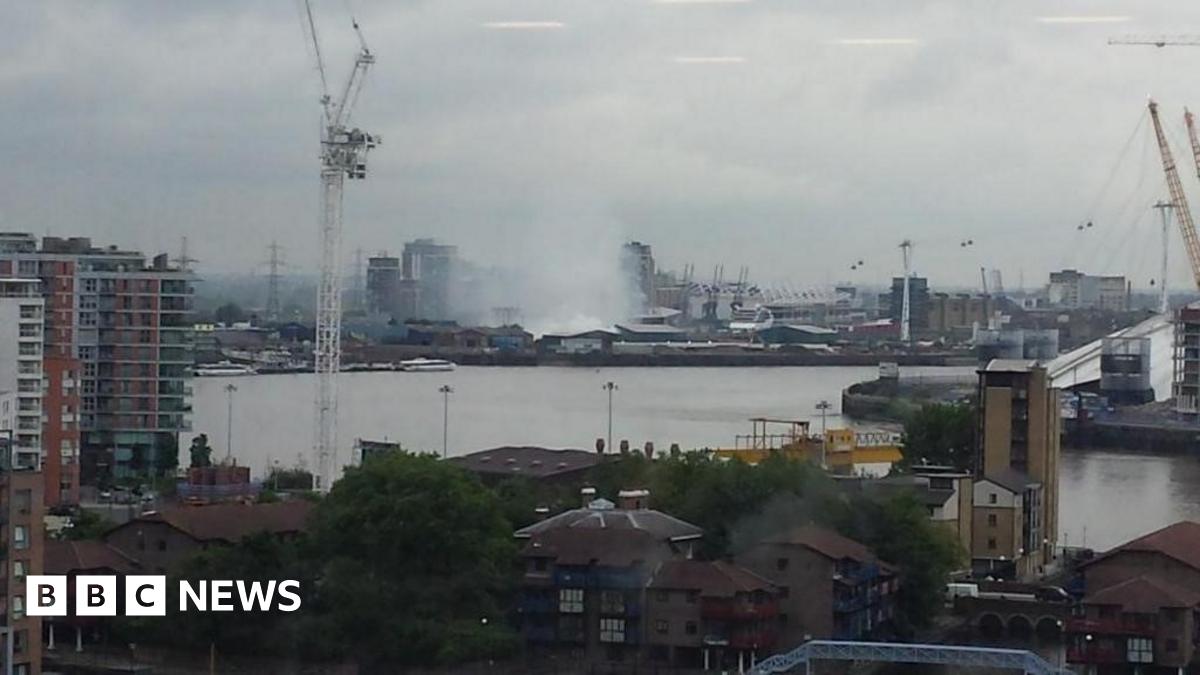 Canning Town fire: Seventy firefighters tackle blaze - BBC News