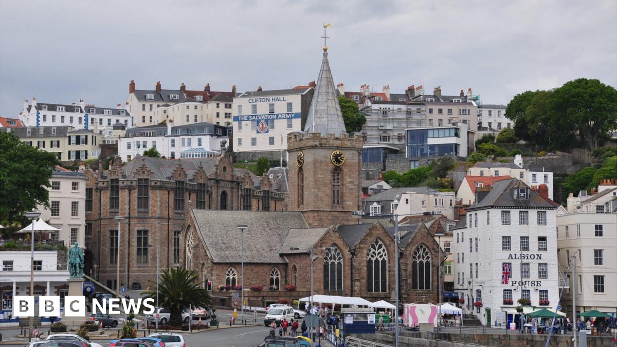 Guernsey bells ring in tribute to WW1 dead - BBC News