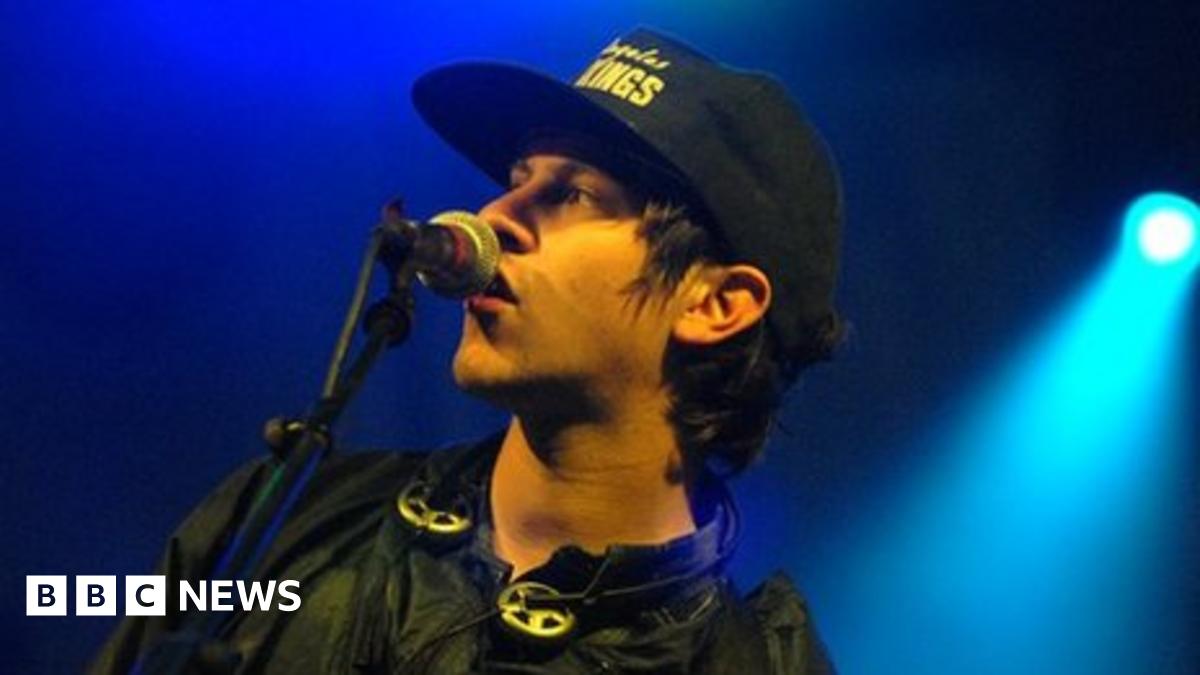 Jamie T premieres new single and confirms album plans - BBC News
