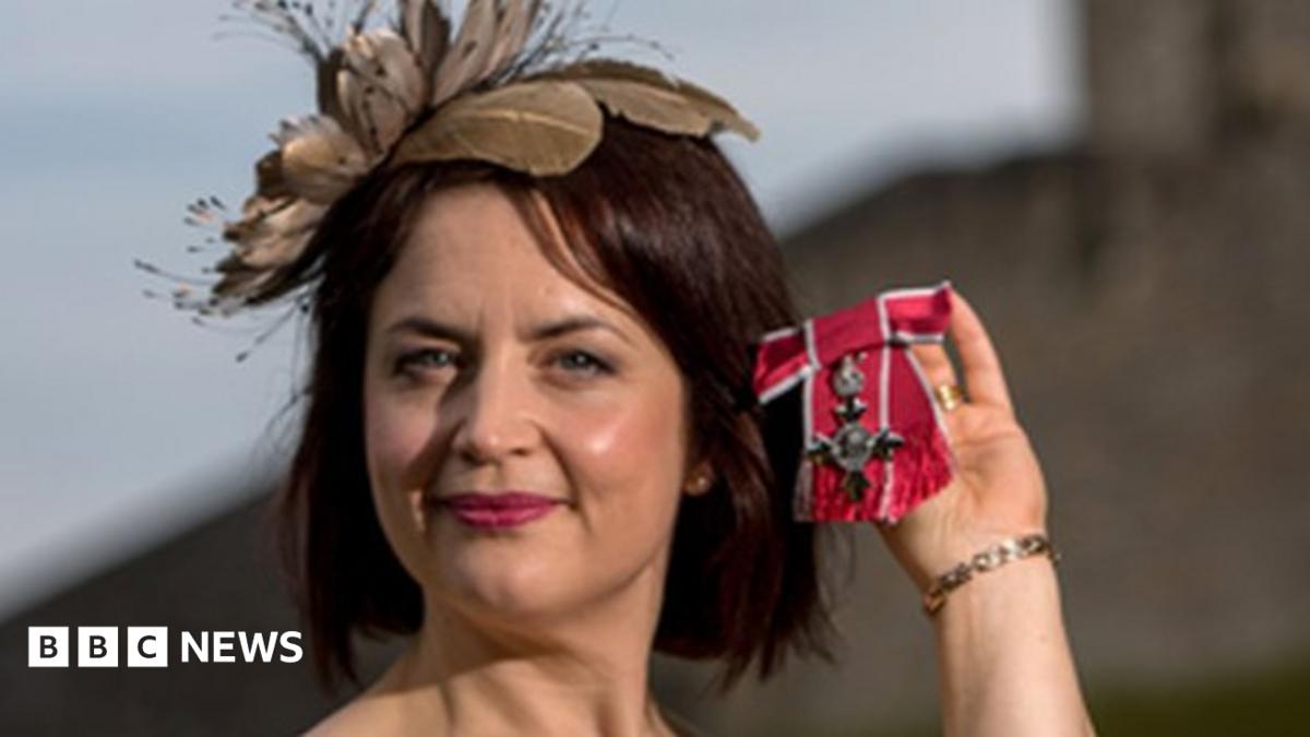 Ruth Jones picks up 'proper tidy' MBE at Windsor Castle - BBC News