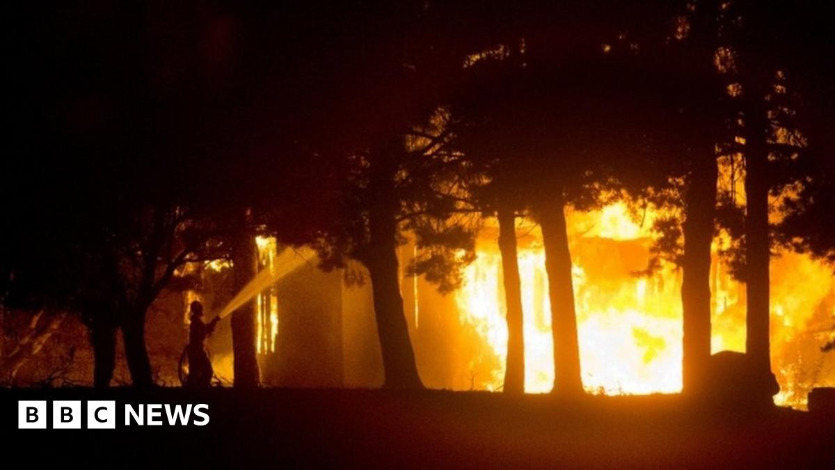 In pictures: Washington wildfires - BBC News