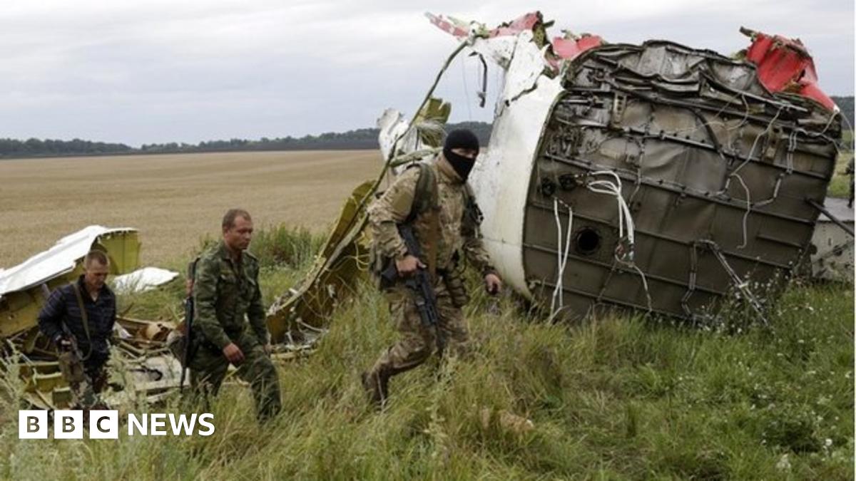 MH17 plane crash: Ukraine rebels 'limit investigation' - BBC News
