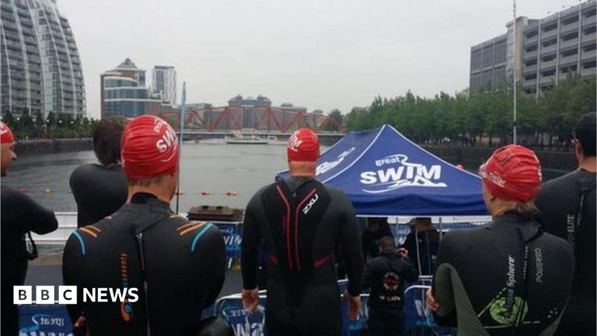 Great Manchester Swim attracts record numbers - BBC News