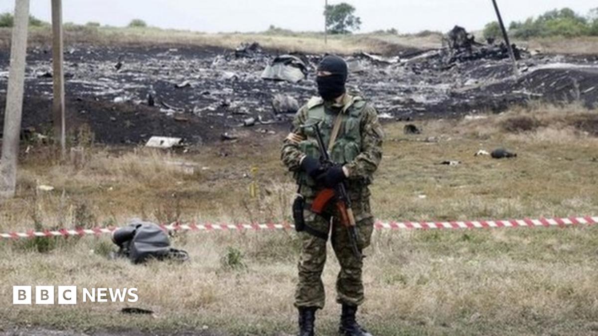 MH17 crash: Pressure grows on Russia over crash inquiry - BBC News