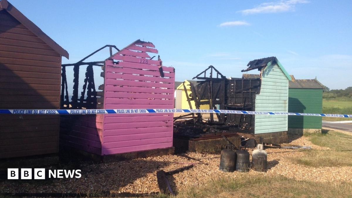 Calshot Beach huts destroyed by fire - BBC News