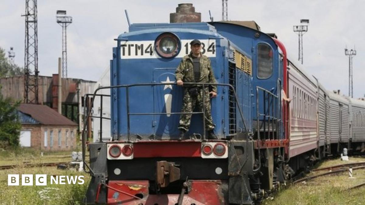 MH17 bodies leave Ukraine rebel area and reach Kharkiv - BBC News