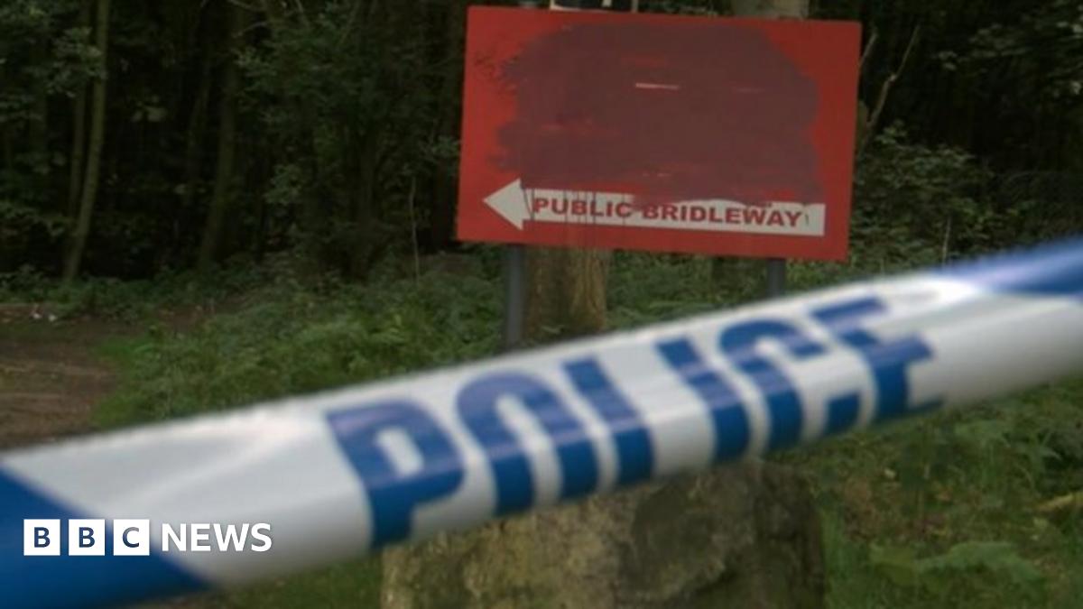 Doncaster quarry search teams recover body - BBC News