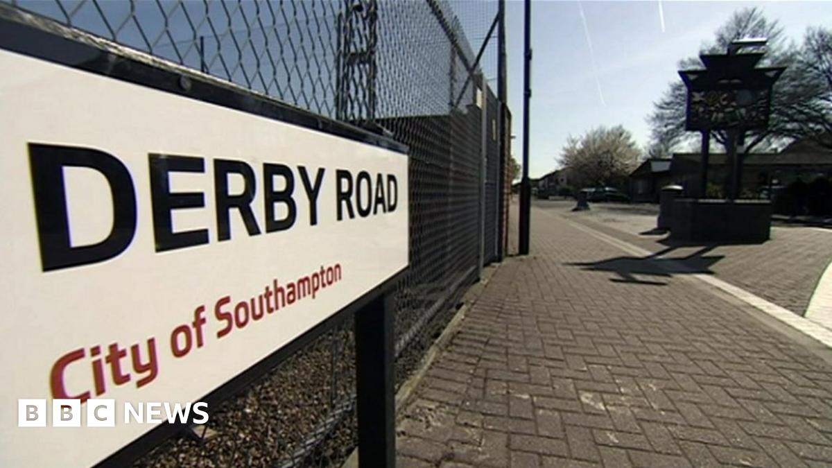 Immigration Street TV crew egged in Southampton - BBC News