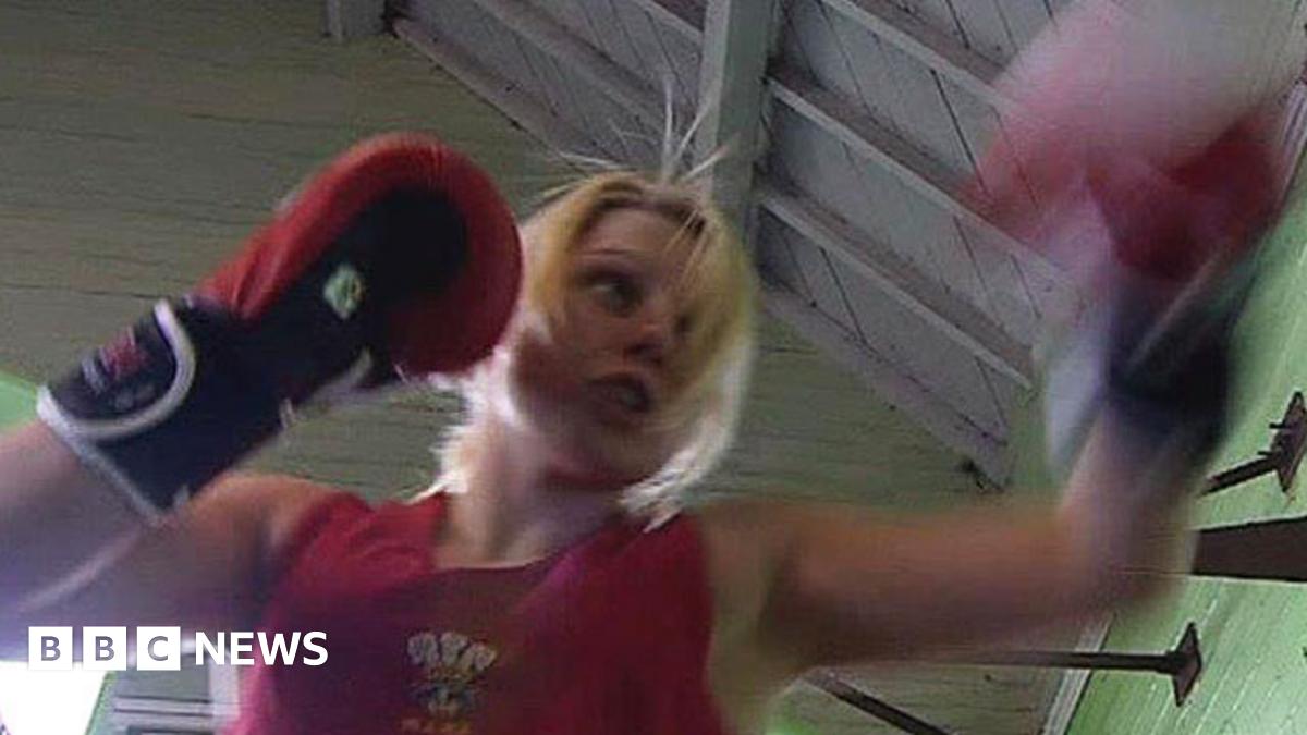 Glasgow 2014: Boxer Ashley Brace 'let down' over Games ruling - BBC News