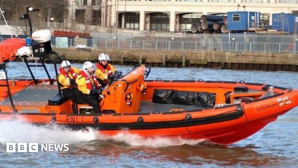 Deaths in the River Thames reached 15 last year - BBC News