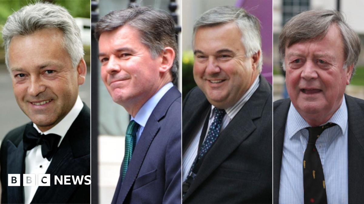 Former ministers receive honours - BBC News