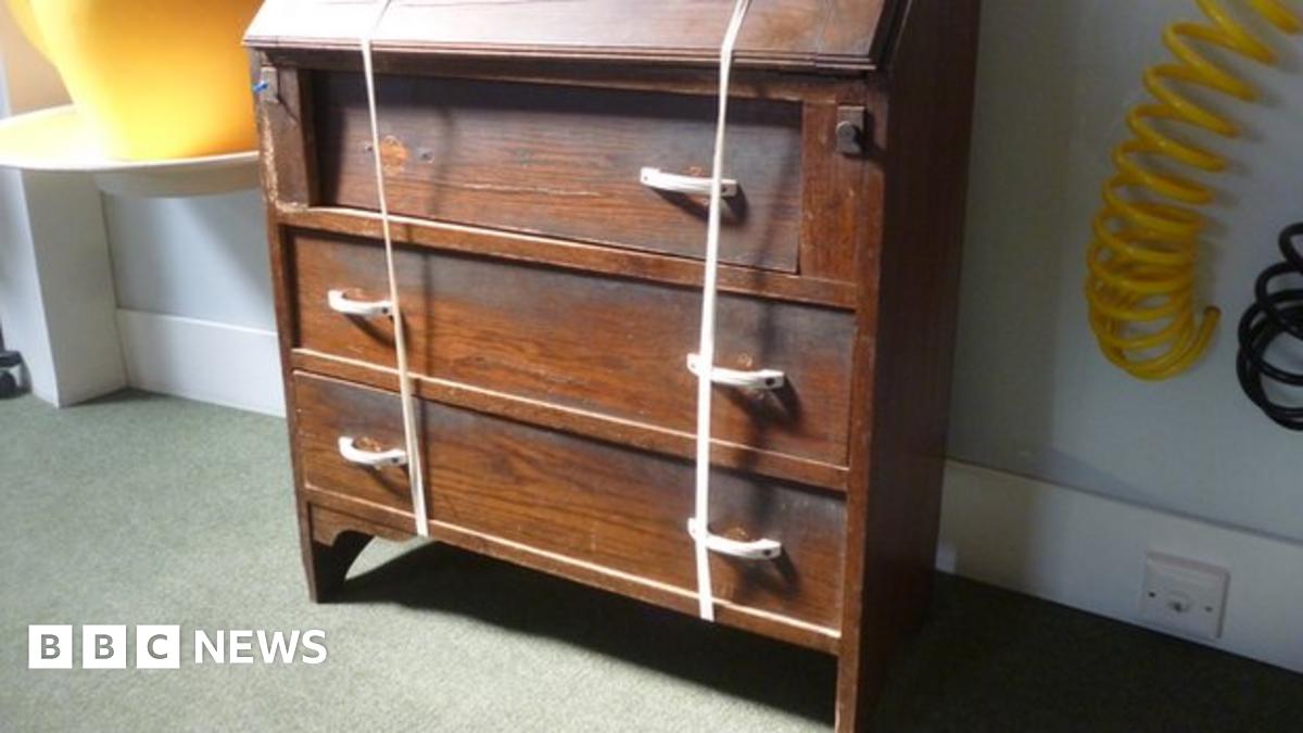 Plans to restore poet Jack Clemo's writing desk - BBC News