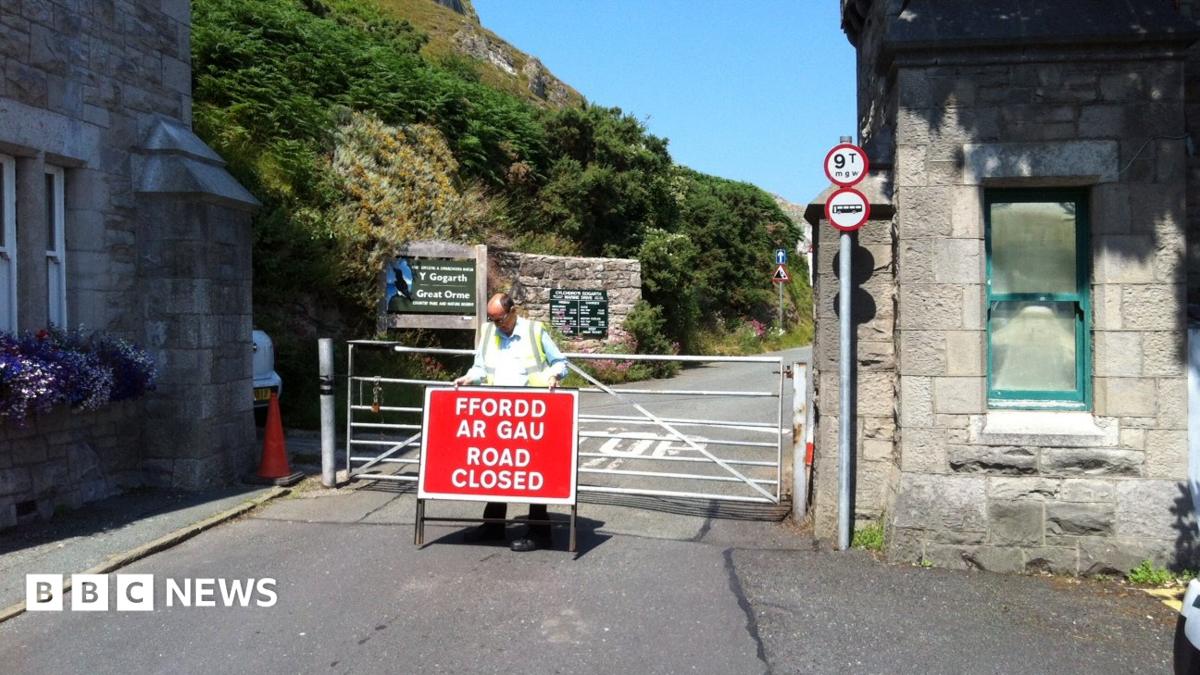 Rock fall closes Great Orme road at Llandudno - BBC News