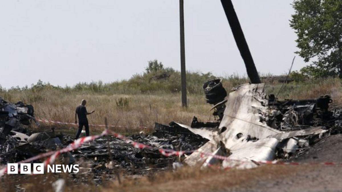 MH17 crash: Dutch experts cancel Ukraine crash site trip - BBC News