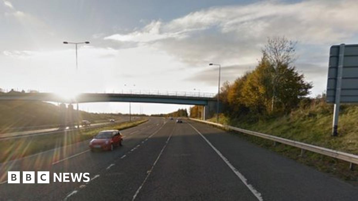 Burnley three-car crash on M65 leaves two dead - BBC News