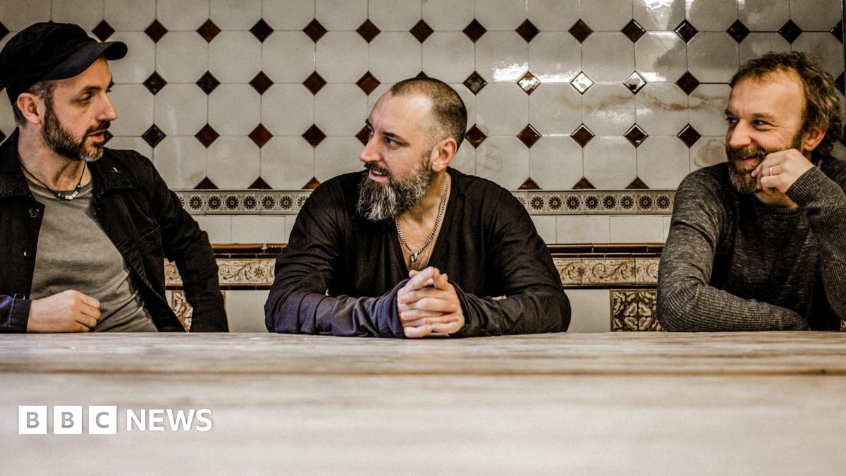 Fink: The British band who conquered US television - BBC News