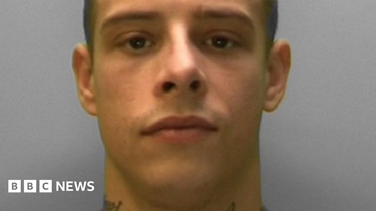 Recaptured prisoner Jamie Halifax jailed for robbery - BBC News