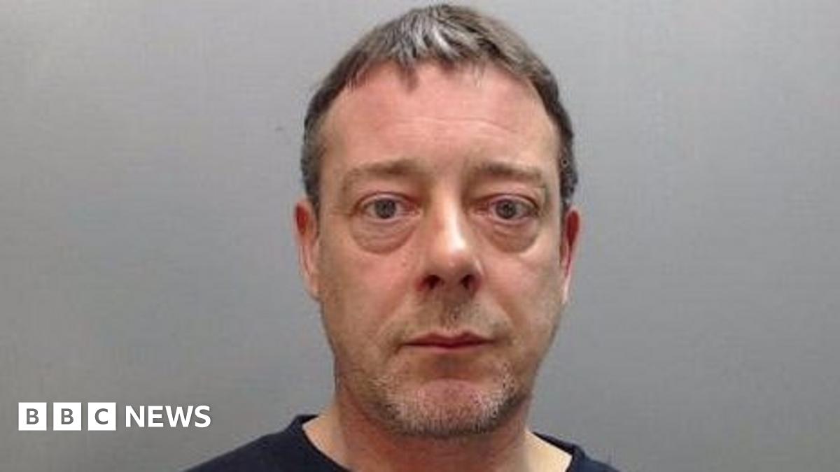 Road rage murder: Lorry driver Mark Slater guilty of A57 killing - BBC News