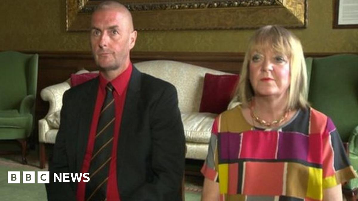 MH17 crash: Parents of Liam Sweeney 'angry and frustrated' - BBC News