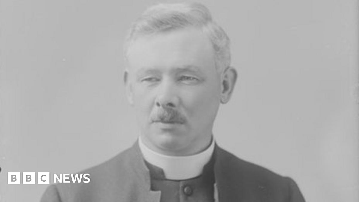 How an Isle of Man vicar tracked his flock during WW1 - BBC News