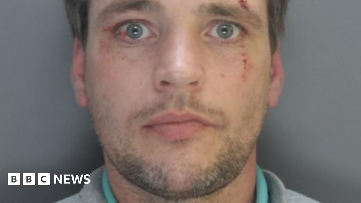 Kevin Chambers freed on appeal after door banging death - BBC News