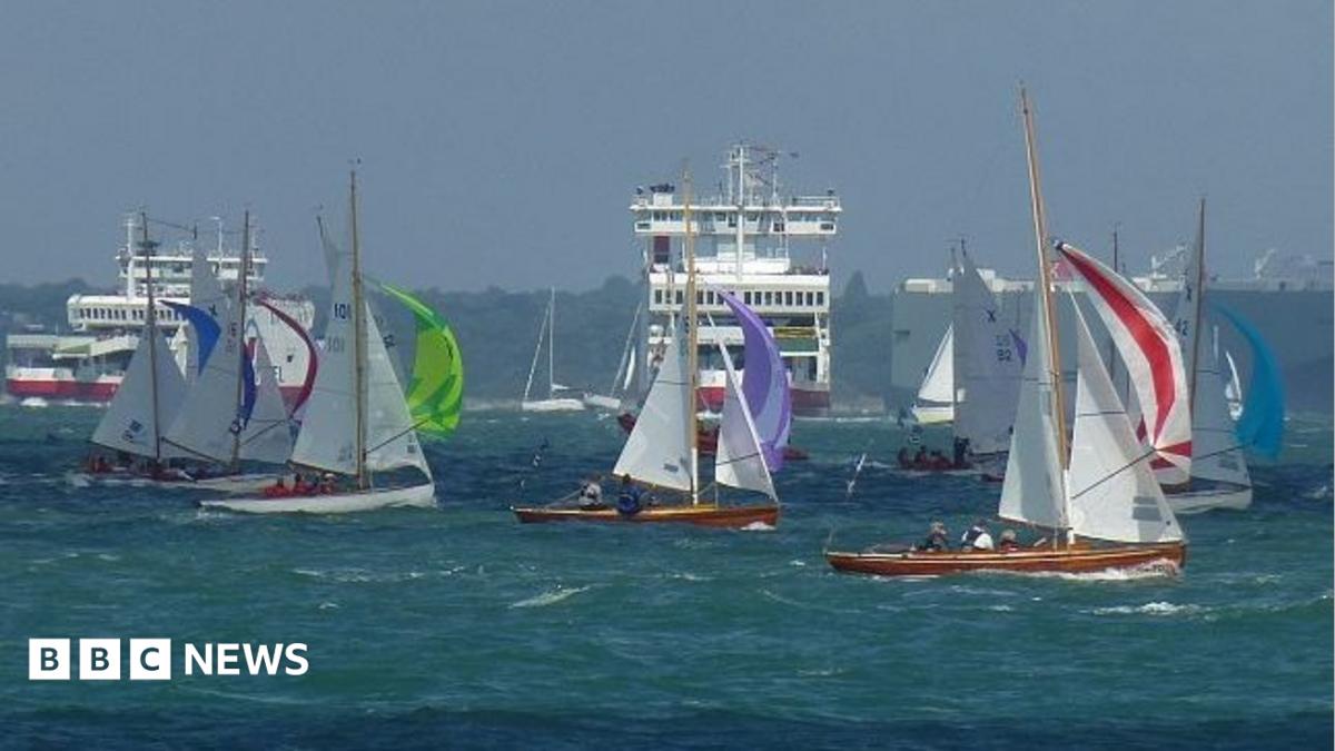 Cowes Week sailing regatta begins on Isle of Wight - BBC News