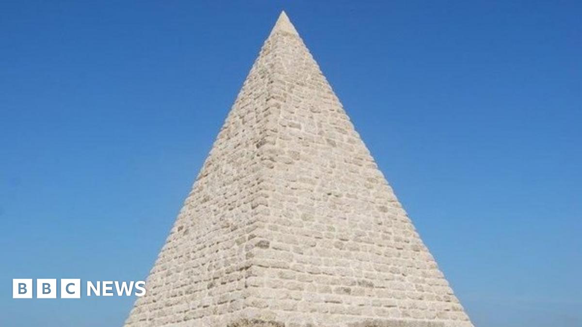 Doddington Hall toasts folly tradition with pyramid - BBC News