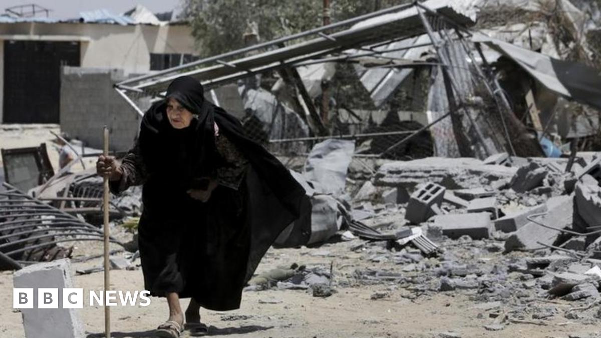 Gaza conflict: Israel 'to pursue campaign' as truce ends - BBC News