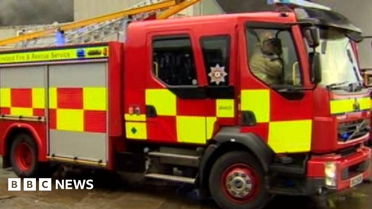 Ballymena arson: Occupants rescued from house - BBC News