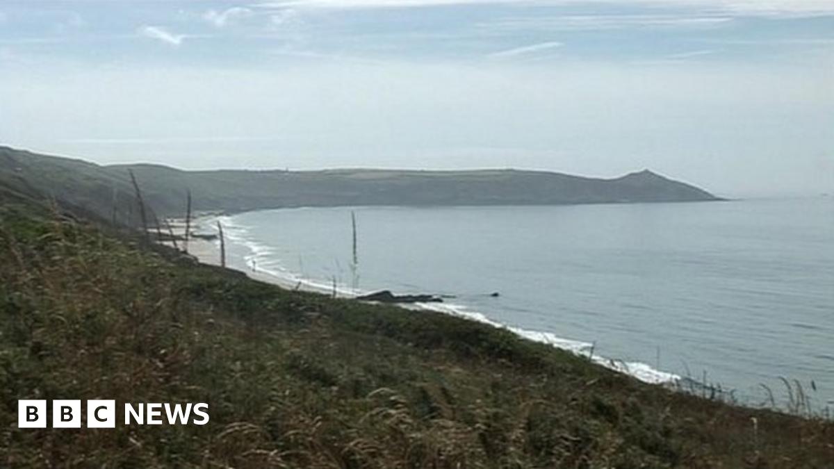 World War Two mortar shell destroyed on beach - BBC News
