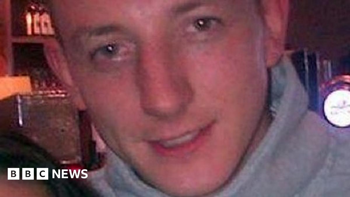 Gangland enforcer's son Steven Ross is jailed for knife murder - BBC News