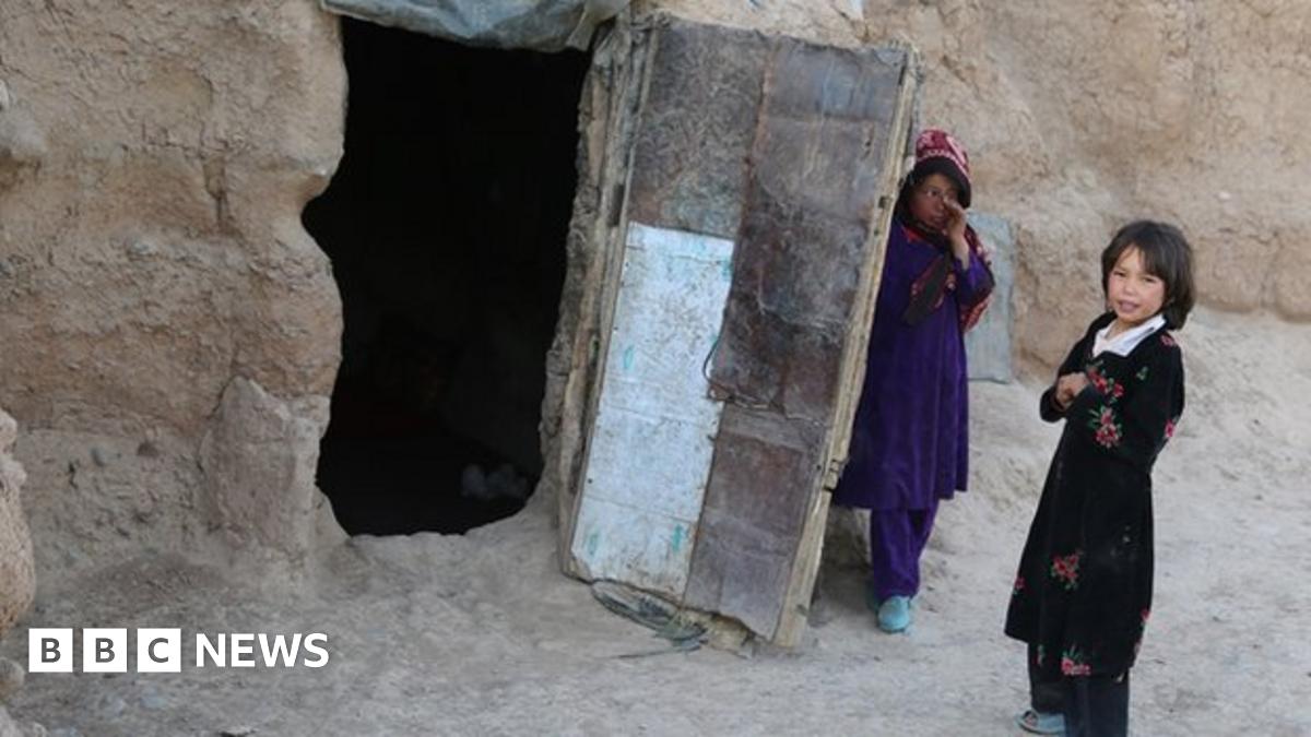 The cave dwellers of Bamiyan - BBC News