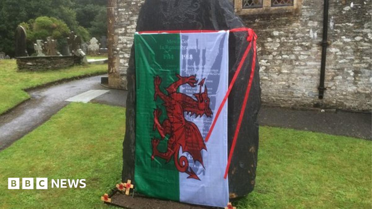 First memorial unveiled to Pembrokeshire village's war dead - BBC News